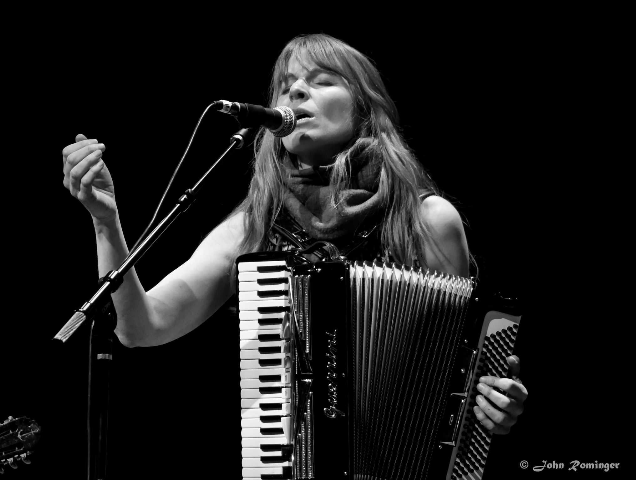 Interview with Moira Smiley - FolkWorks