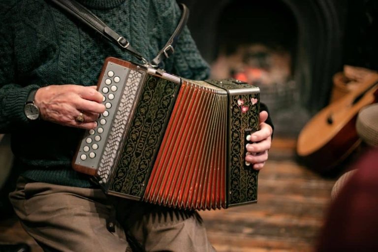 Short Guide to Uniquely Irish Instruments - FolkWorks